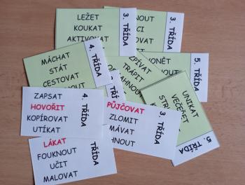 Slovesné třídy - kartičky k procvičování a luštění tajenky | Učitelnice